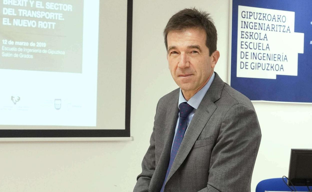 Catedrático de Derecho Constitucional de la UPV : Juan José Álvarez: «Se ha producido una ...